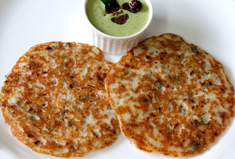 Tikhat Amboli and Coconut Coriander Chutney / Spiced Rice Pancakes – MY ...
